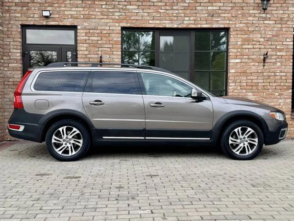 Brūns Volvo XC70 2012 Jelgava, ar dzinēja tilpumu 2.40 L un nobraukumu 275 tūkst. km par 9500 €, foto 8 vietnē AUTOMOTO.COM.LV