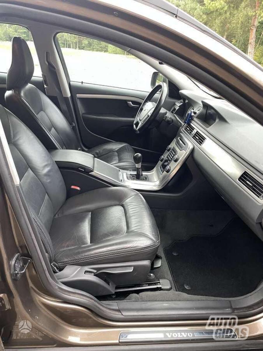 Brūns Volvo XC70 2012 Jonava, ar dzinēja tilpumu 2.00 L un nobraukumu 391 tūkst. km par 6150 €, foto 18 vietnē AUTOMOTO.COM.LV