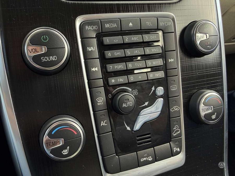 Brūns Volvo XC70 2012 Tauragė, ar dzinēja tilpumu 2.40 L un nobraukumu 430 tūkst. km par 7300 €, foto 17 vietnē AUTOMOTO.COM.LV