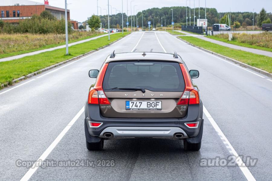 Brown Volvo XC70 2012 in Saue, with an engine capacity of 2.40 L and mileage of 367 thousand km for 9000 €, photo 6 on AUTOMOTO.COM.LV