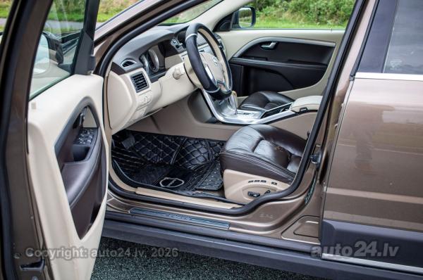 Brown Volvo XC70 2012 in Saue, with an engine capacity of 2.40 L and mileage of 367 thousand km for 9000 €, photo 10 on AUTOMOTO.COM.LV