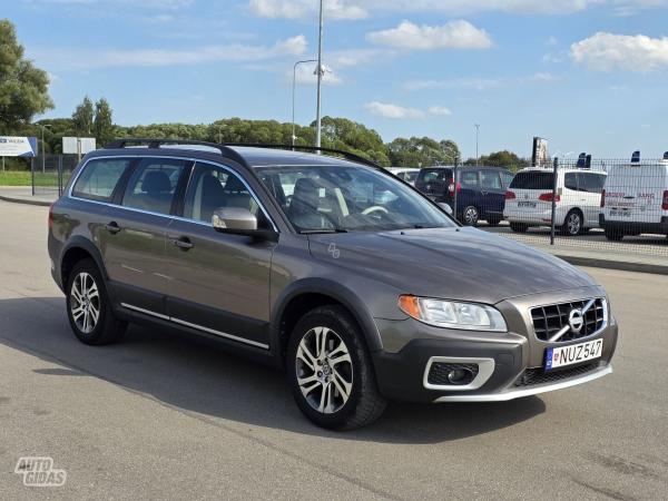 Brown Volvo XC70 2012 in Taurage, with an engine capacity of 2.40 L and mileage of 277 thousand km for 7690 €, photo 4 on AUTOMOTO.COM.LV
