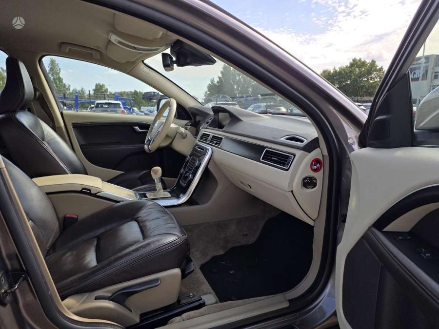 Brūns Volvo XC70 2012 Tauragė, ar dzinēja tilpumu 2.40 L un nobraukumu 277 tūkst. km par 7699 €, foto 16 vietnē AUTOMOTO.COM.LV