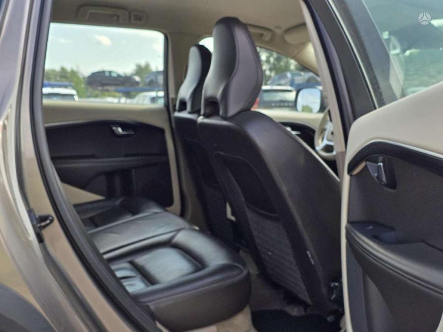Brūns Volvo XC70 2012 Tauragė, ar dzinēja tilpumu 2.40 L un nobraukumu 277 tūkst. km par 7699 €, foto 19 vietnē AUTOMOTO.COM.LV