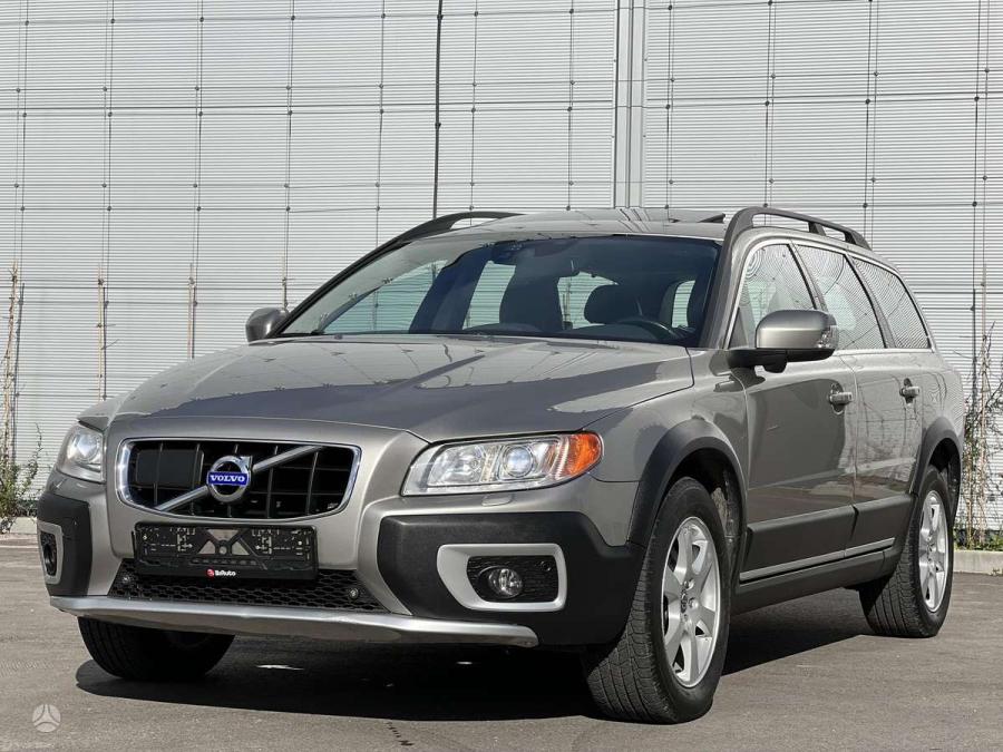 Brown Volvo XC70 2012 in Utena, with an engine capacity of 2.40 L and mileage of 310 thousand km for 9350 €, photo 1 on AUTOMOTO.COM.LV