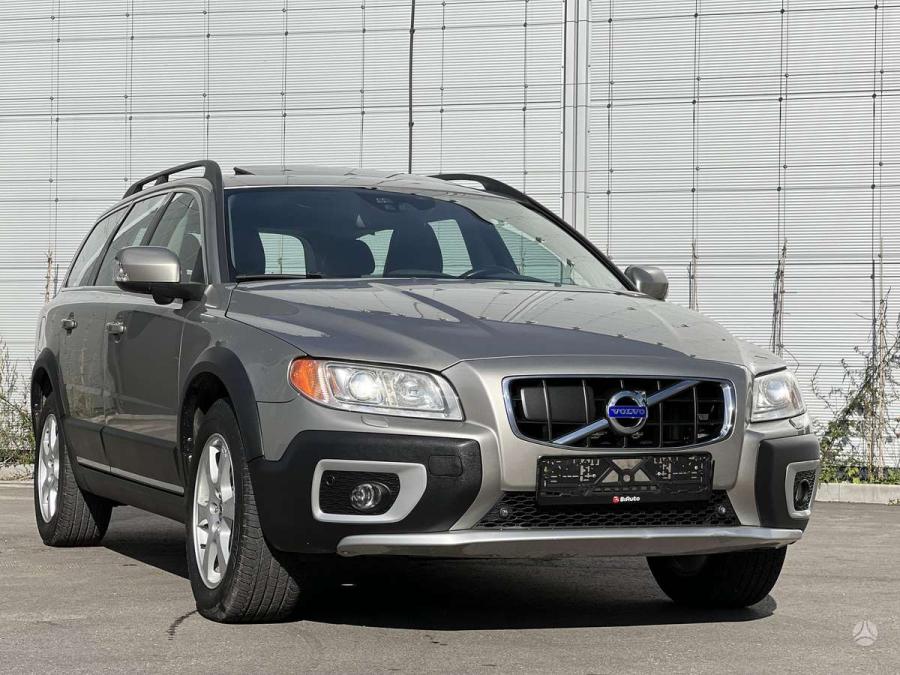 Brown Volvo XC70 2012 in Utena, with an engine capacity of 2.40 L and mileage of 310 thousand km for 9350 €, photo 9 on AUTOMOTO.COM.LV