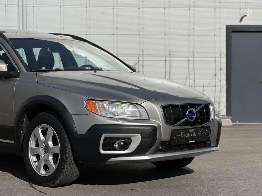 Brown Volvo XC70 2012 in Utena, with an engine capacity of 2.40 L and mileage of 310 thousand km for 9350 €, photo 10 on AUTOMOTO.COM.LV