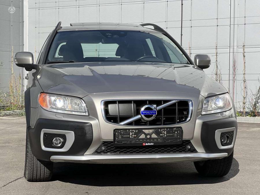 Brown Volvo XC70 2012 in Utena, with an engine capacity of 2.40 L and mileage of 310 thousand km for 9350 €, photo 12 on AUTOMOTO.COM.LV