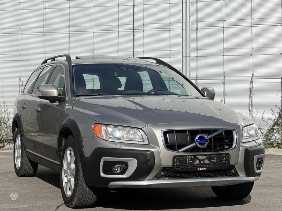 Brown Volvo XC70 2012 in Utena, with an engine capacity of 2.40 L and mileage of 310 thousand km for 9350 €, photo 13 on AUTOMOTO.COM.LV