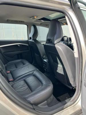 Brown Volvo XC70 2012 in Utena, with an engine capacity of 2.40 L and mileage of 310 thousand km for 9350 €, photo 25 on AUTOMOTO.COM.LV