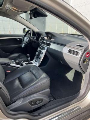 Brown Volvo XC70 2012 in Utena, with an engine capacity of 2.40 L and mileage of 310 thousand km for 9350 €, photo 28 on AUTOMOTO.COM.LV