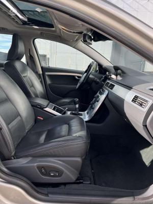 Brown Volvo XC70 2012 in Utena, with an engine capacity of 2.40 L and mileage of 310 thousand km for 9350 €, photo 29 on AUTOMOTO.COM.LV