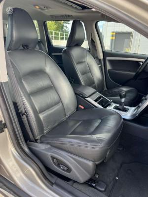 Brown Volvo XC70 2012 in Utena, with an engine capacity of 2.40 L and mileage of 310 thousand km for 9350 €, photo 30 on AUTOMOTO.COM.LV