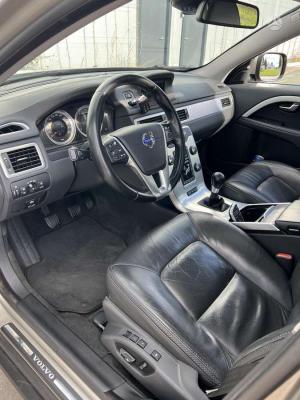 Brown Volvo XC70 2012 in Utena, with an engine capacity of 2.40 L and mileage of 310 thousand km for 9350 €, photo 34 on AUTOMOTO.COM.LV
