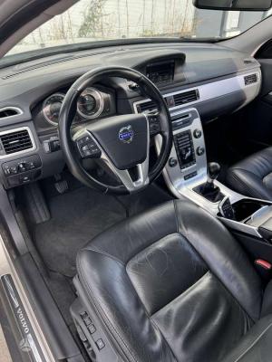 Brown Volvo XC70 2012 in Utena, with an engine capacity of 2.40 L and mileage of 310 thousand km for 9350 €, photo 36 on AUTOMOTO.COM.LV