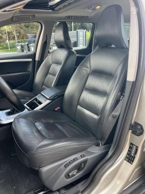 Brown Volvo XC70 2012 in Utena, with an engine capacity of 2.40 L and mileage of 310 thousand km for 9350 €, photo 37 on AUTOMOTO.COM.LV