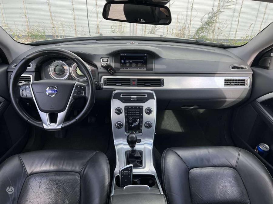 Brown Volvo XC70 2012 in Utena, with an engine capacity of 2.40 L and mileage of 310 thousand km for 9350 €, photo 38 on AUTOMOTO.COM.LV