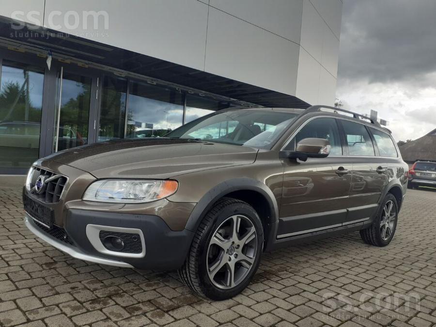 Brown Volvo XC70 2012 in Riga, with an engine capacity of 2.40 L and mileage of 205 thousand km for 12800 €, photo 1 on AUTOMOTO.COM.LV