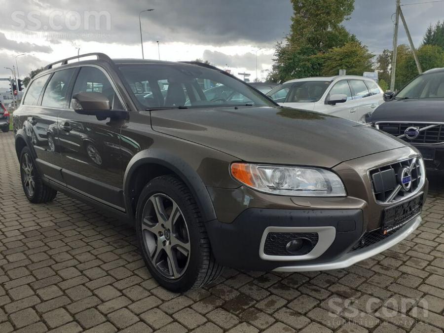Brown Volvo XC70 2012 in Riga, with an engine capacity of 2.40 L and mileage of 205 thousand km for 12800 €, photo 3 on AUTOMOTO.COM.LV