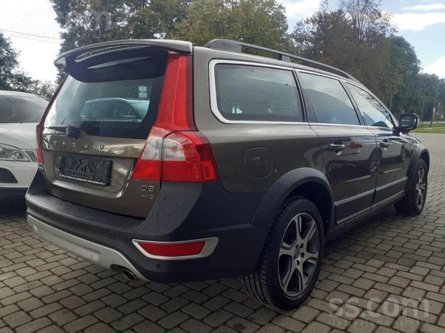 Brown Volvo XC70 2012 in Riga, with an engine capacity of 2.40 L and mileage of 205 thousand km for 12800 €, photo 4 on AUTOMOTO.COM.LV