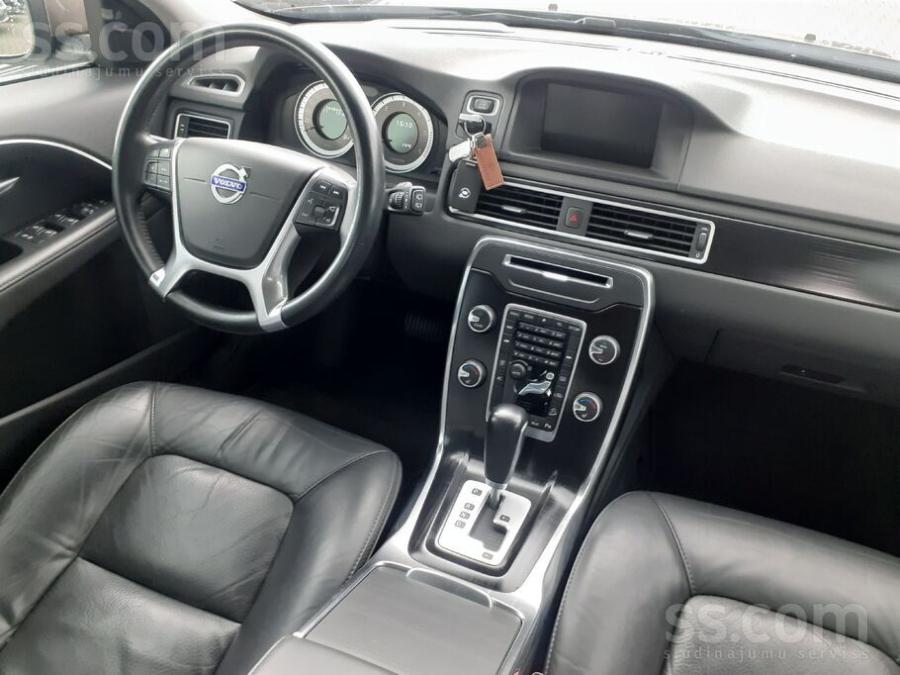 Brown Volvo XC70 2012 in Riga, with an engine capacity of 2.40 L and mileage of 205 thousand km for 12800 €, photo 7 on AUTOMOTO.COM.LV