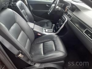 Brown Volvo XC70 2012 in Riga, with an engine capacity of 2.40 L and mileage of 205 thousand km for 12800 €, photo 8 on AUTOMOTO.COM.LV