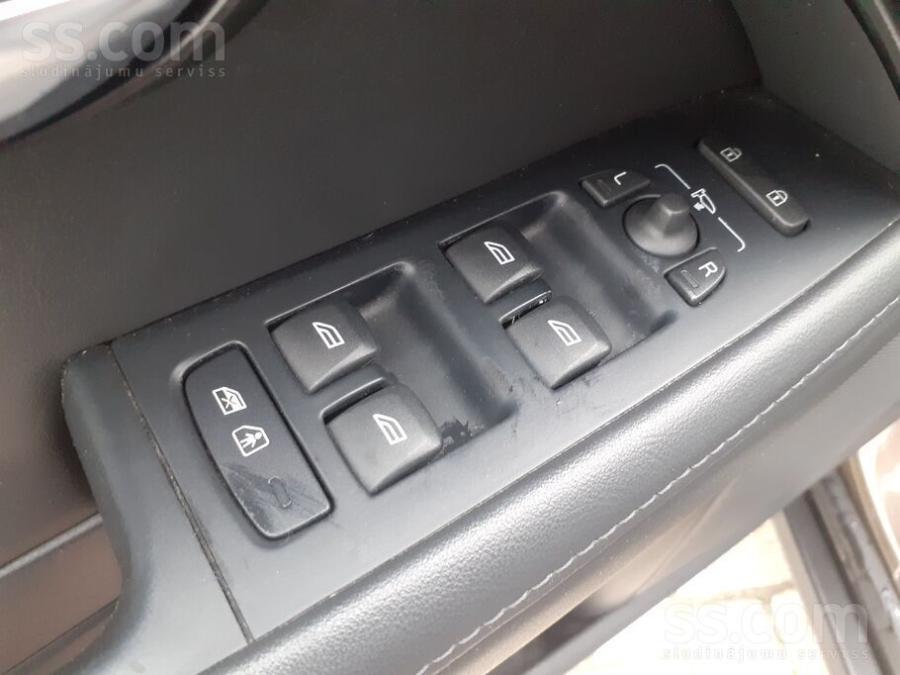 Brown Volvo XC70 2012 in Riga, with an engine capacity of 2.40 L and mileage of 205 thousand km for 12800 €, photo 14 on AUTOMOTO.COM.LV