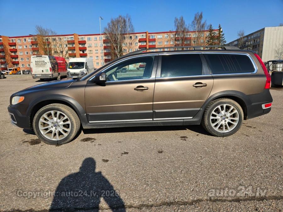 Brūns Volvo XC70 2013 Tartu, ar dzinēja tilpumu 2.40 L un nobraukumu 342 tūkst. km par 11000 €, foto 3 vietnē AUTOMOTO.COM.LV