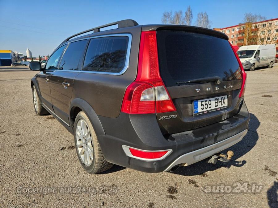 Brūns Volvo XC70 2013 Tartu, ar dzinēja tilpumu 2.40 L un nobraukumu 342 tūkst. km par 11000 €, foto 5 vietnē AUTOMOTO.COM.LV