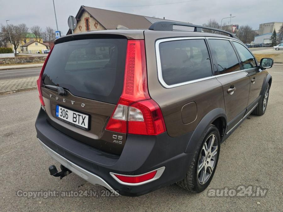 Brown Volvo XC70 2013 in Paide, with an engine capacity of 2.40 L and mileage of 393 thousand km for 9750 €, photo 6 on AUTOMOTO.COM.LV
