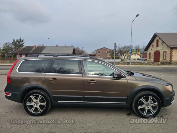 Brūns Volvo XC70 2013 Paide, ar dzinēja tilpumu 2.40 L un nobraukumu 393 tūkst. km par 9750 €, foto 7 vietnē AUTOMOTO.COM.LV