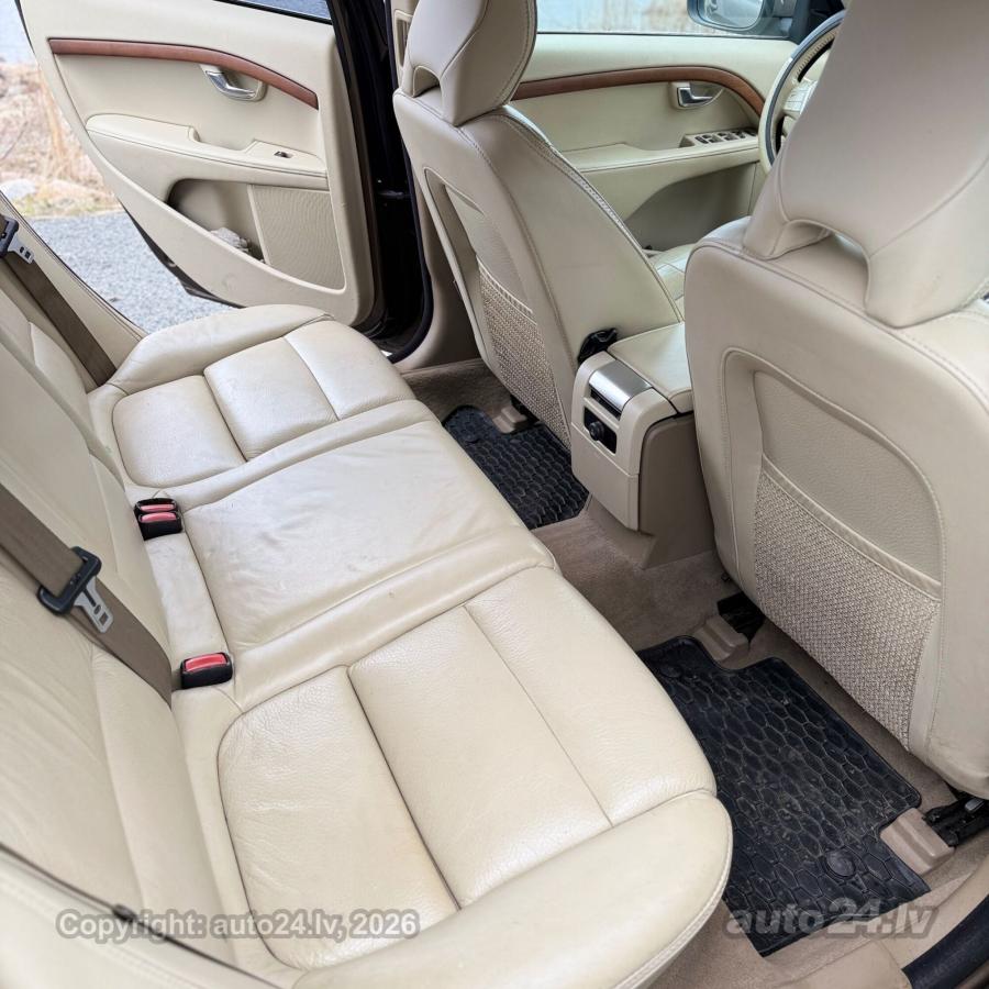 Brūns Volvo XC70 2013 Tallina, ar dzinēja tilpumu 2.40 L un nobraukumu 249 tūkst. km par 9500 €, foto 7 vietnē AUTOMOTO.COM.LV