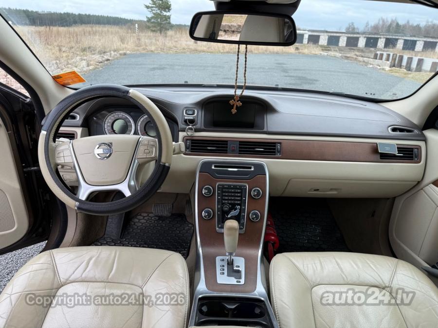 Brūns Volvo XC70 2013 Tallina, ar dzinēja tilpumu 2.40 L un nobraukumu 249 tūkst. km par 9500 €, foto 9 vietnē AUTOMOTO.COM.LV