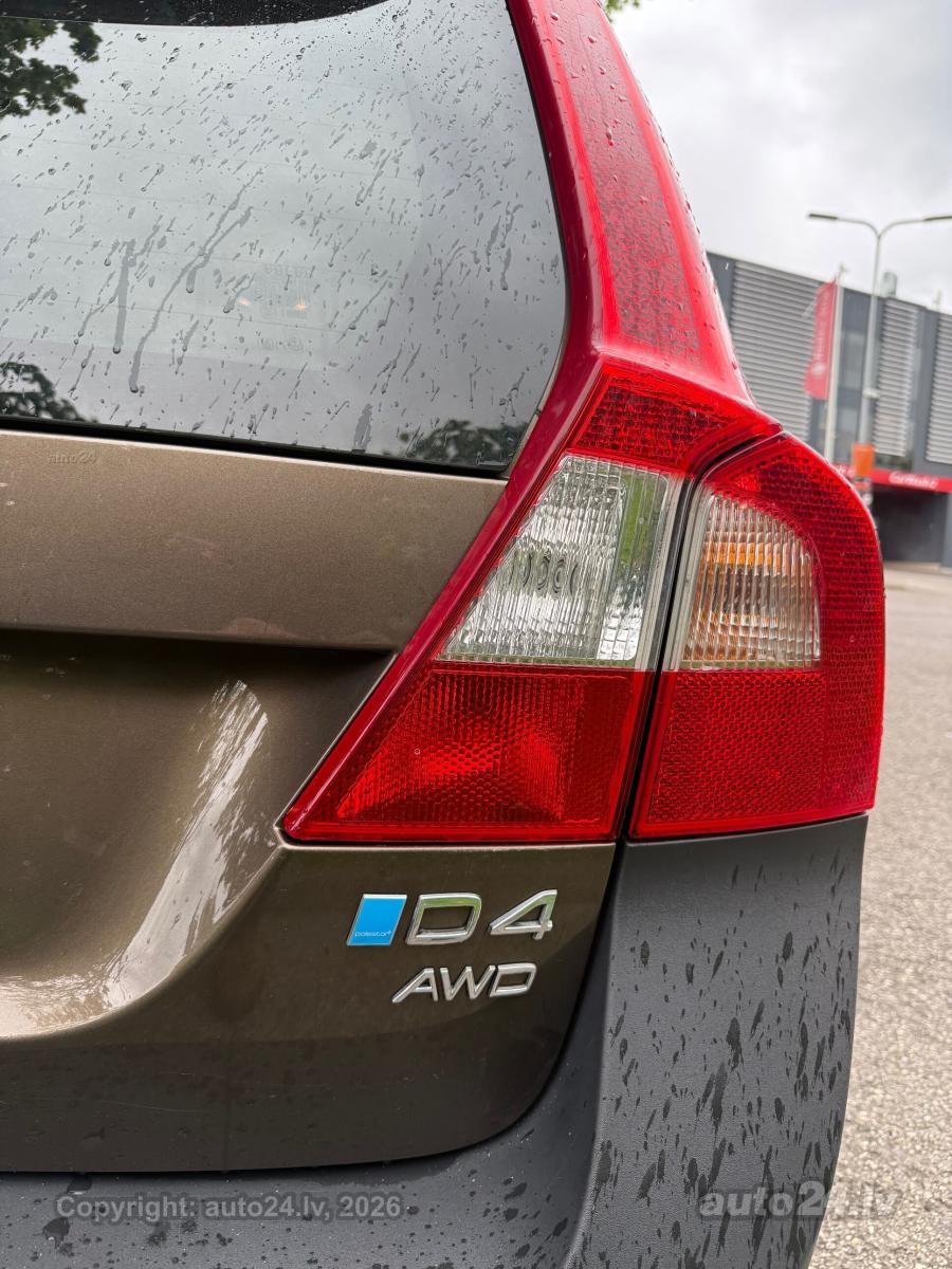 Brown Volvo XC70 2013 in Elva, with an engine capacity of 2.40 L and mileage of 183 thousand km for 15000 €, photo 12 on AUTOMOTO.COM.LV