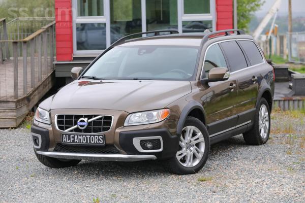 Brown Volvo XC70 2013 in Riga, with an engine capacity of 2.40 L and mileage of 208 thousand km for 9990 €, photo 1 on AUTOMOTO.COM.LV