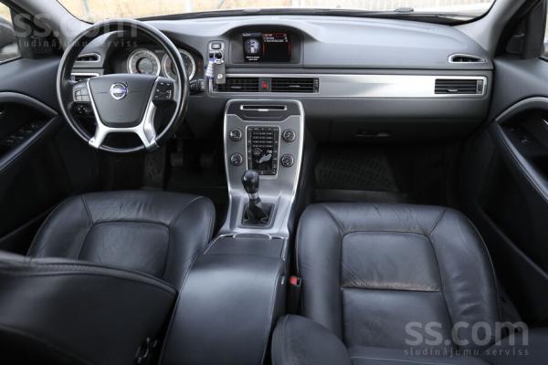 Brown Volvo XC70 2013 in Riga, with an engine capacity of 2.40 L and mileage of 208 thousand km for 9990 €, photo 6 on AUTOMOTO.COM.LV
