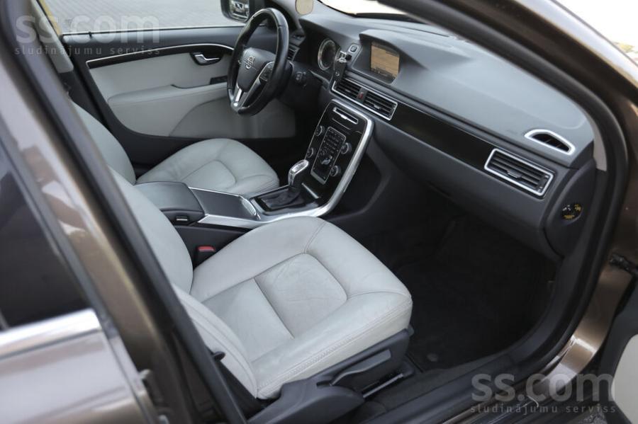 Brūns Volvo XC70 2013 Rīga, ar dzinēja tilpumu 2.00 L un nobraukumu 270 tūkst. km par 7990 €, foto 9 vietnē AUTOMOTO.COM.LV