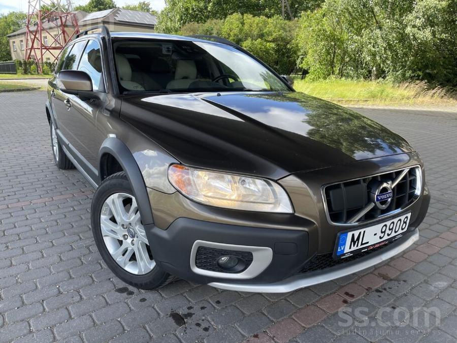 Brown Volvo XC70 2013 in Ventspils, with an engine capacity of 2.00 L and mileage of 252 thousand km for 8990 €, photo 1 on AUTOMOTO.COM.LV