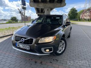 Brown Volvo XC70 2013 in Ventspils, with an engine capacity of 2.00 L and mileage of 252 thousand km for 8990 €, photo 3 on AUTOMOTO.COM.LV