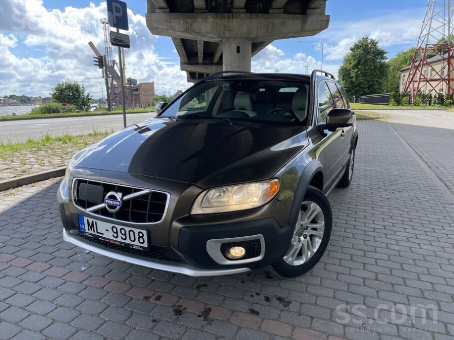 Brown Volvo XC70 2013 in Ventspils, with an engine capacity of 2.00 L and mileage of 252 thousand km for 8990 €, photo 3 on AUTOMOTO.COM.LV