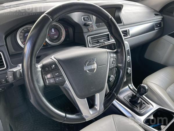 Brown Volvo XC70 2013 in Ventspils, with an engine capacity of 2.00 L and mileage of 252 thousand km for 8990 €, photo 4 on AUTOMOTO.COM.LV