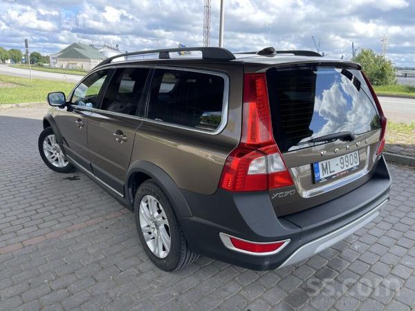 Brown Volvo XC70 2013 in Ventspils, with an engine capacity of 2.00 L and mileage of 252 thousand km for 8990 €, photo 6 on AUTOMOTO.COM.LV