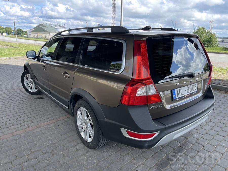 Brown Volvo XC70 2013 in Ventspils, with an engine capacity of 2.00 L and mileage of 252 thousand km for 8990 €, photo 7 on AUTOMOTO.COM.LV