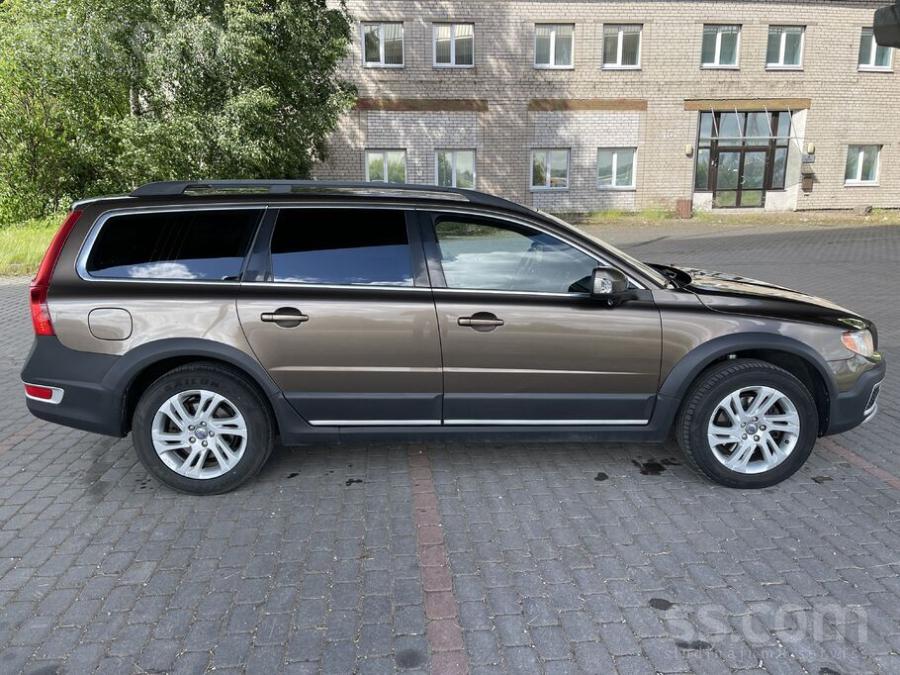 Brown Volvo XC70 2013 in Ventspils, with an engine capacity of 2.00 L and mileage of 252 thousand km for 8990 €, photo 9 on AUTOMOTO.COM.LV