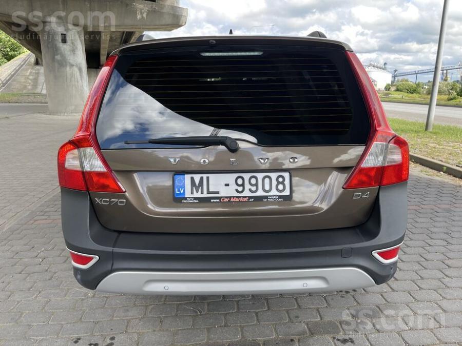 Brown Volvo XC70 2013 in Ventspils, with an engine capacity of 2.00 L and mileage of 252 thousand km for 8990 €, photo 10 on AUTOMOTO.COM.LV