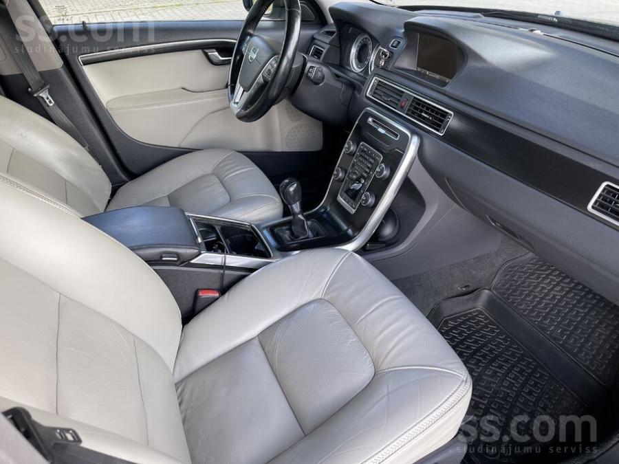 Brown Volvo XC70 2013 in Ventspils, with an engine capacity of 2.00 L and mileage of 252 thousand km for 8990 €, photo 29 on AUTOMOTO.COM.LV