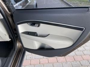 Brown Volvo XC70 2013 in Ventspils, with an engine capacity of 2.00 L and mileage of 252 thousand km for 8990 €, photo 31 on AUTOMOTO.COM.LV