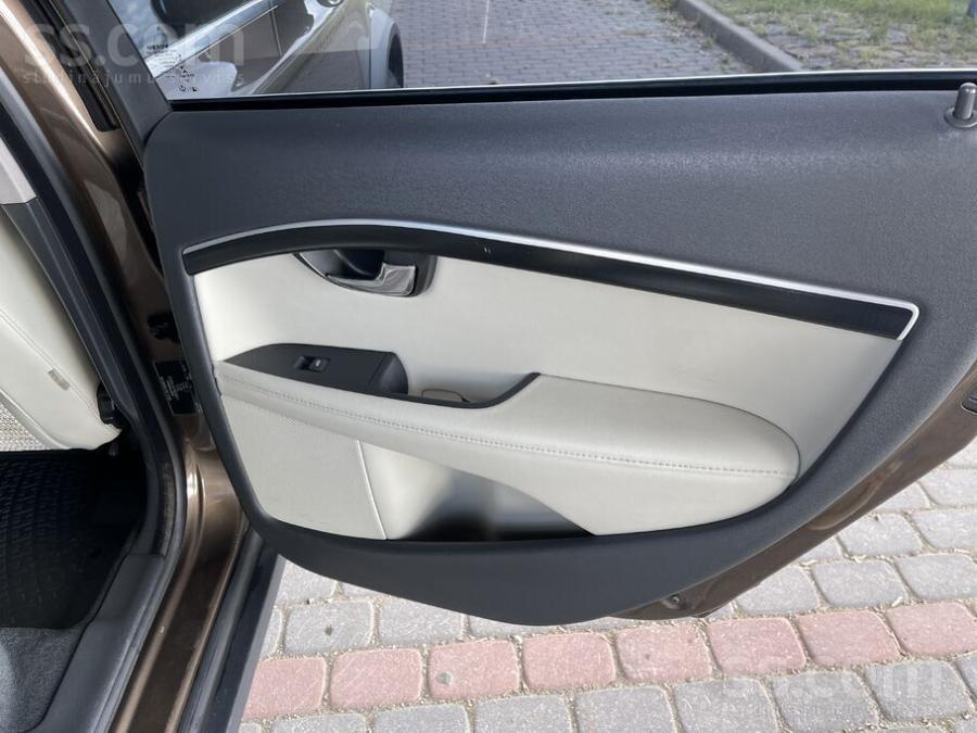 Brown Volvo XC70 2013 in Ventspils, with an engine capacity of 2.00 L and mileage of 252 thousand km for 8990 €, photo 31 on AUTOMOTO.COM.LV