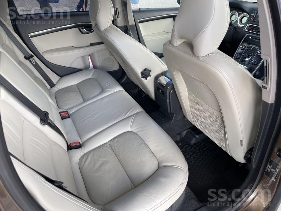 Brown Volvo XC70 2013 in Ventspils, with an engine capacity of 2.00 L and mileage of 252 thousand km for 8990 €, photo 32 on AUTOMOTO.COM.LV