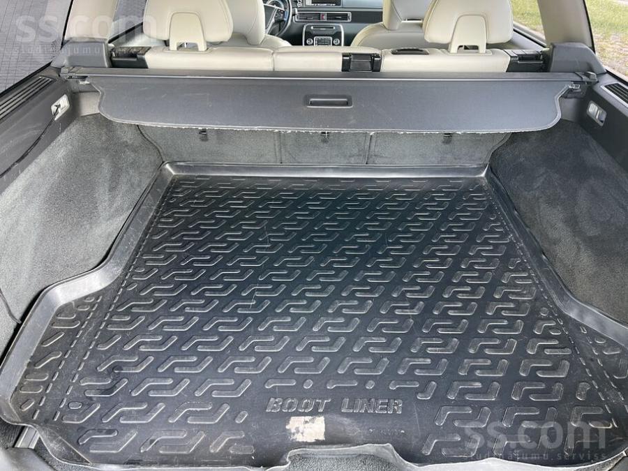 Brown Volvo XC70 2013 in Ventspils, with an engine capacity of 2.00 L and mileage of 252 thousand km for 8990 €, photo 36 on AUTOMOTO.COM.LV